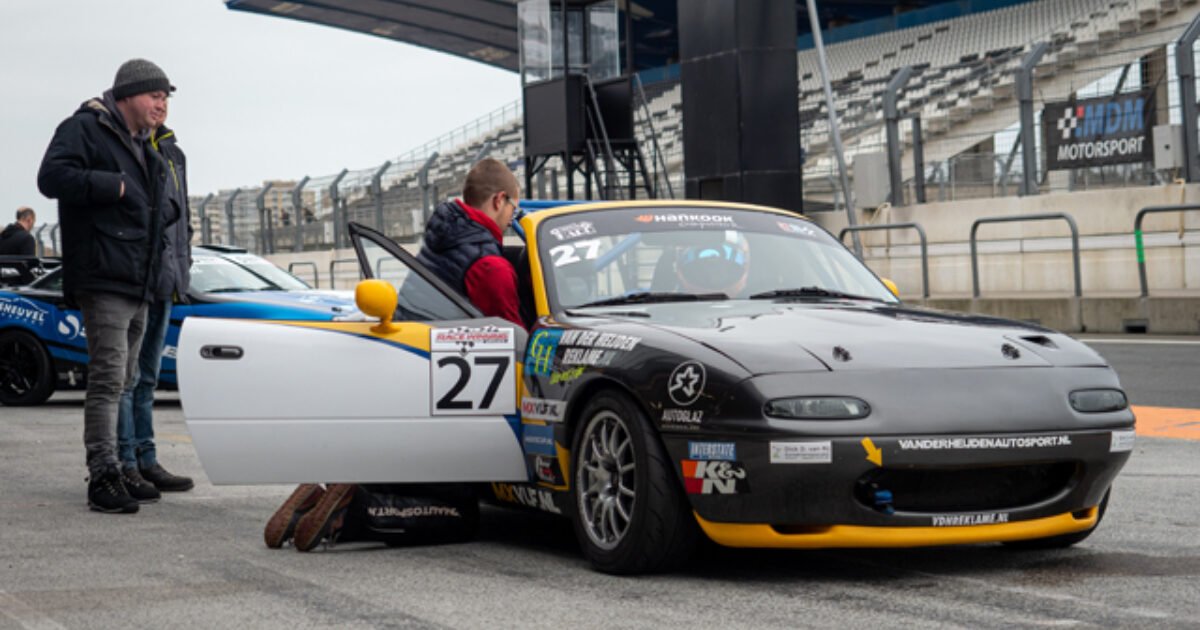 Nieuwe coureurs maken op KNAF-dag kennis met historische… | KNAF